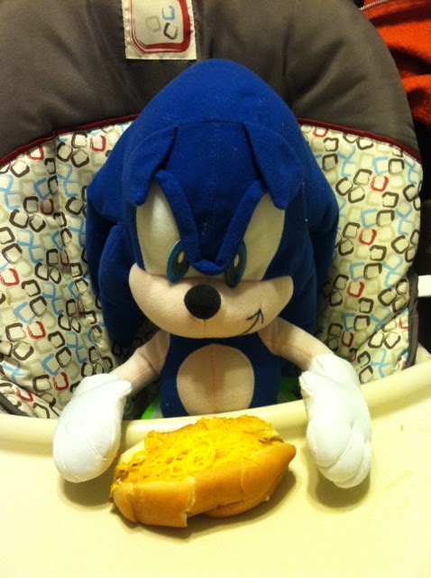 Review the World: Sonic the Hedgehog Loves Chili Dogs!